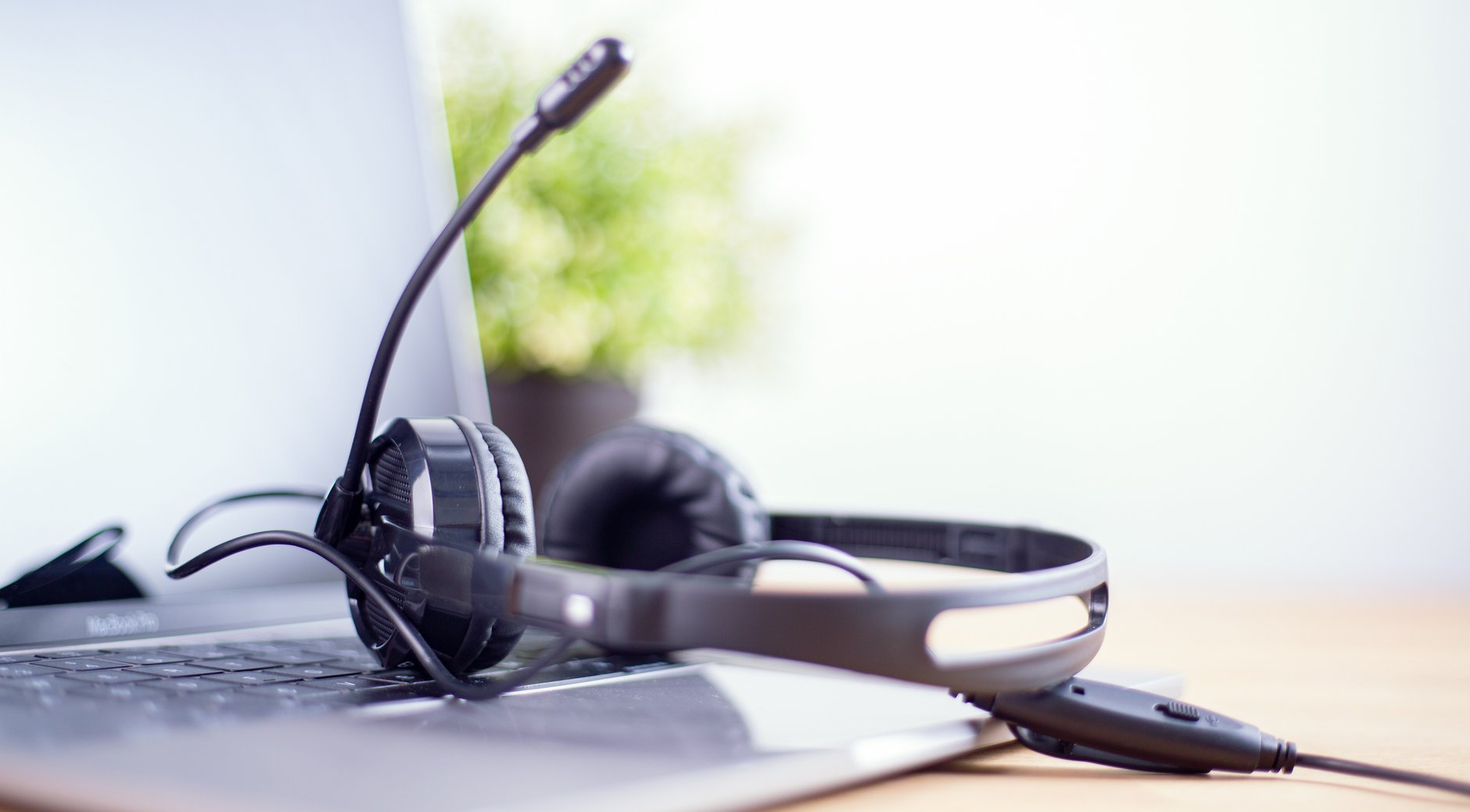 How AI-Powered Voices Are Transforming Contact Centers | Compoze Labs